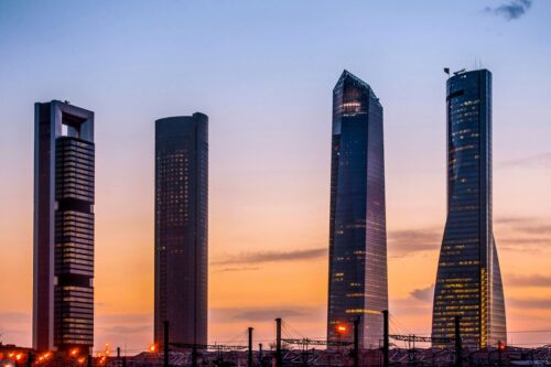 Los secretos de altura de las Torres Kio en Madrid - UnArquitecto